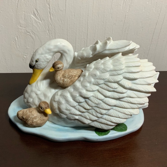 Homco | Accents | Vintage Homco Porcelain Swan With Babies Figure ...